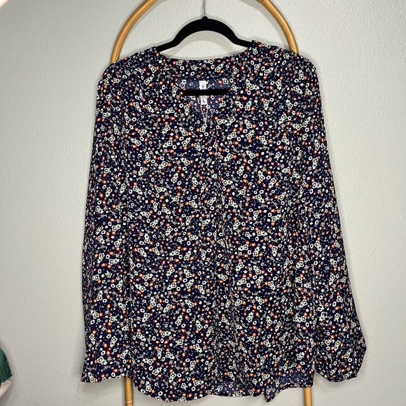 Tops | Nwt Soft Floral Navy Blue Flowy Blouse | Poshmark